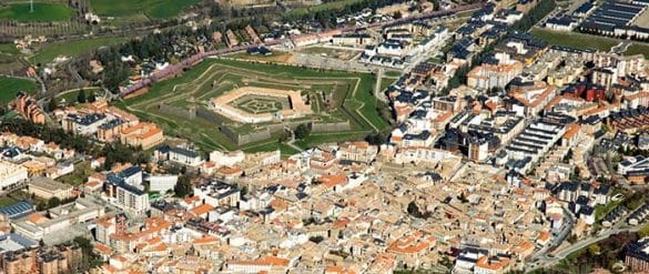 Qué ver en Jaca: La Guía Definitiva con Mapas 2026 🏰